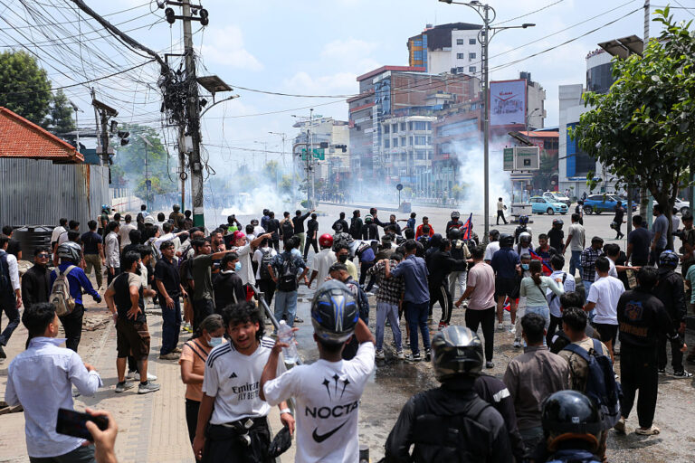 Nepal Unrest, फिर सड़क पर उतरे "Gen Z", UML कैडर से भिड़े